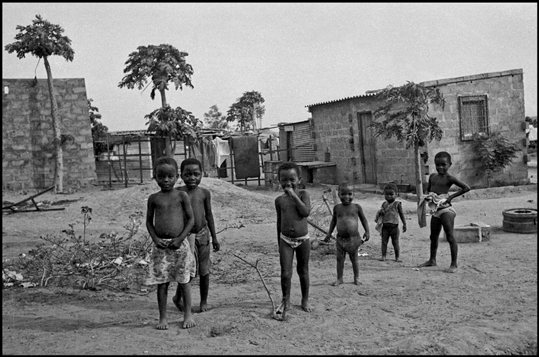 Barrio marginal de Luanda, RPA 1988 - El Estornudo
